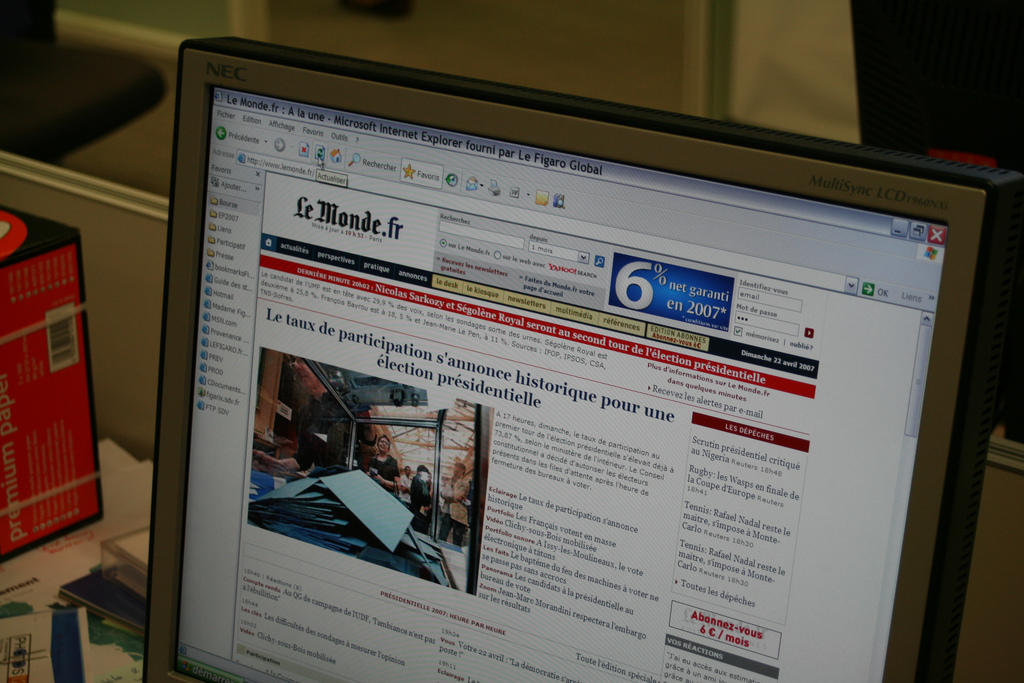 Learn French With French Newspapers and Books | Superprof