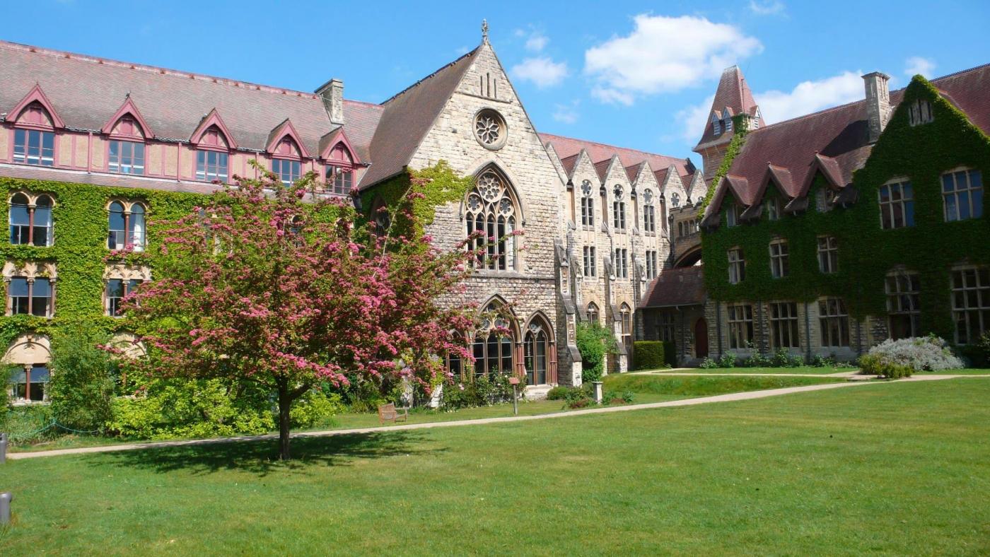 How to get into Cheltenham Ladies' College | Superprof